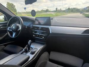 Grey BMW 530 2018 in Rezekne, with an engine capacity of 3.00 L and mileage of 270 thousand km for 20990 €, photo 9 on AUTOMOTO.COM.LV