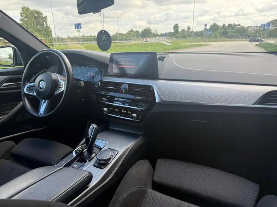 Grey BMW 530 2018 in Rezekne, with an engine capacity of 3.00 L and mileage of 270 thousand km for 20990 €, photo 9 on AUTOMOTO.COM.LV