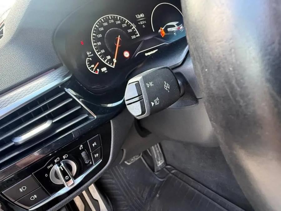 Grey BMW 530 2018 in Rezekne, with an engine capacity of 3.00 L and mileage of 270 thousand km for 20990 €, photo 15 on AUTOMOTO.COM.LV