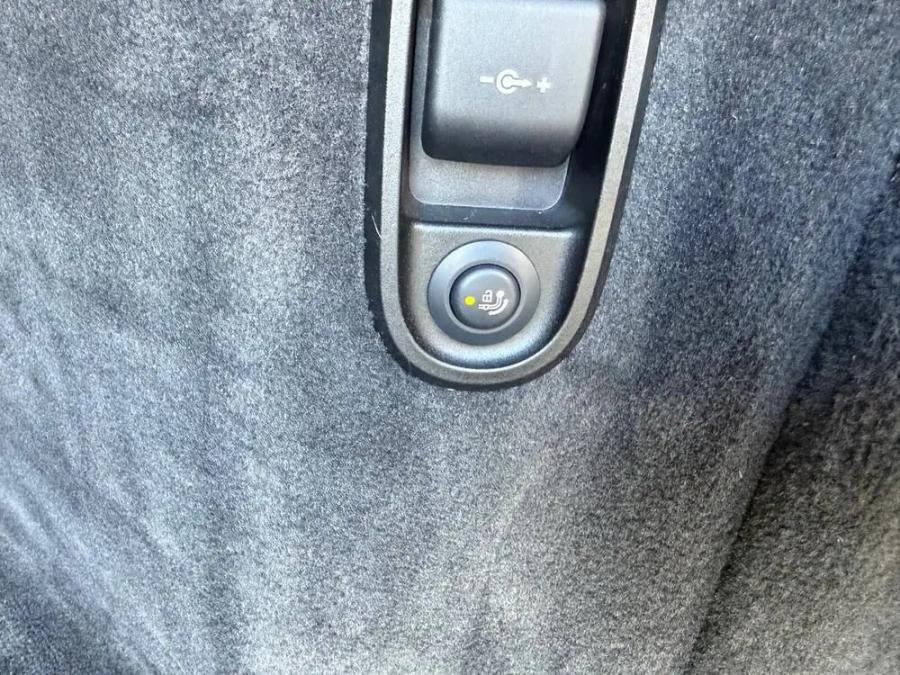 Grey BMW 530 2018 in Rezekne, with an engine capacity of 3.00 L and mileage of 270 thousand km for 20990 €, photo 18 on AUTOMOTO.COM.LV