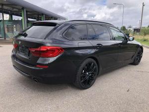 Grey BMW 530 2018 in Utena, with an engine capacity of 3.00 L and mileage of 221 thousand km for 16999 €, photo 5 on AUTOMOTO.COM.LV