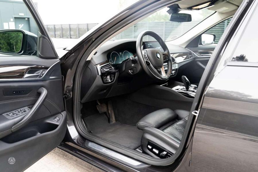 Grey BMW 530 2018 in Vilnius, with an engine capacity of 2.99 L and mileage of 186 thousand km for 21300 €, photo 13 on AUTOMOTO.COM.LV