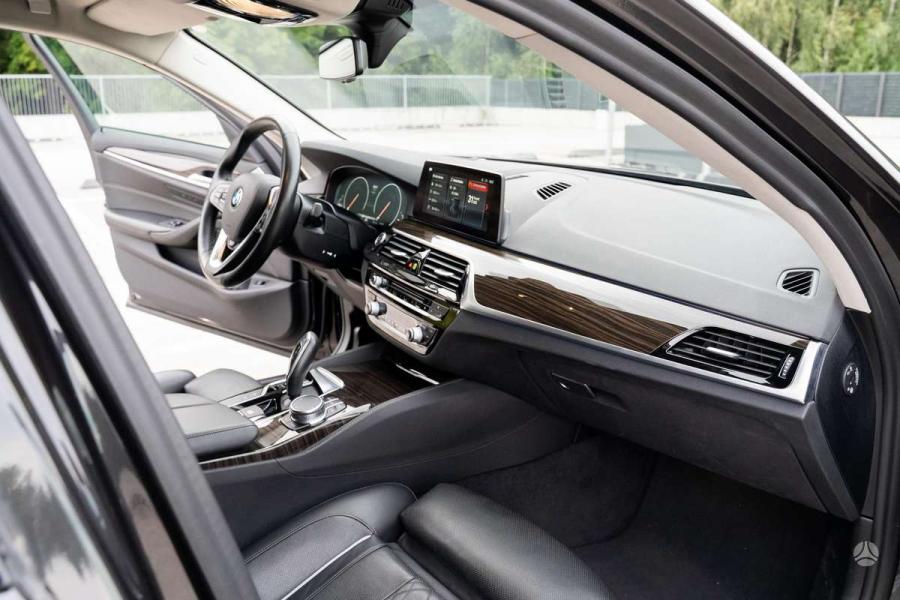 Grey BMW 530 2018 in Vilnius, with an engine capacity of 2.99 L and mileage of 186 thousand km for 21300 €, photo 23 on AUTOMOTO.COM.LV