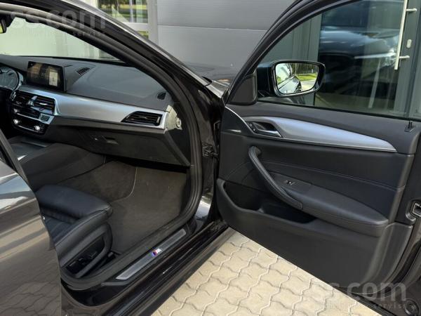Grey BMW 530 2019 in Liepaja, with an engine capacity of 2.00 L and mileage of 153 thousand km for 23600 €, photo 4 on AUTOMOTO.COM.LV