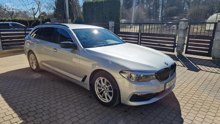 Grey BMW 530 2019 in Mazeikiai, with an engine capacity of 3.00 L and mileage of 239 thousand km for 17500 €, photo 3 on AUTOMOTO.COM.LV