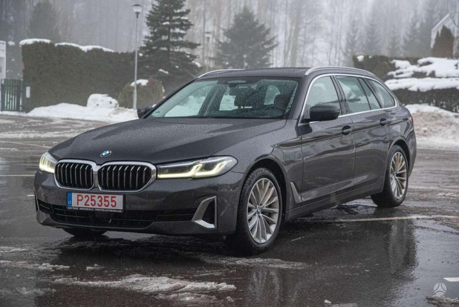 Grey BMW 530 2021 in Elektrenai, with an engine capacity of 2.99 L and mileage of 242 thousand km for 27550 €, photo 1 on AUTOMOTO.COM.LV