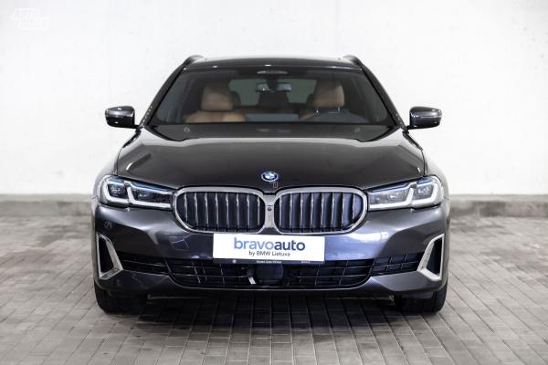 Pelēks BMW 530 2021 Viļņa, ar dzinēja tilpumu 2.00 L un nobraukumu 91 tūkst. km par 34841 €, foto 2 vietnē AUTOMOTO.COM.LV