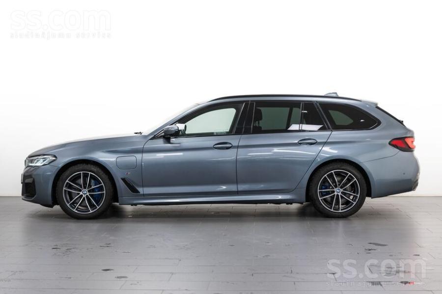Grey BMW 530 2021 in Riga, with an engine capacity of 2.00 L and mileage of 78 thousand km for 32500 €, photo 3 on AUTOMOTO.COM.LV
