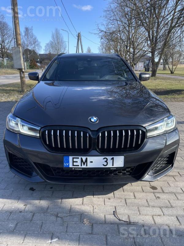 Grey BMW 530 2021 in Ogre, with an engine capacity of 2.00 L and mileage of 135 thousand km for 26900 €, photo 1 on AUTOMOTO.COM.LV