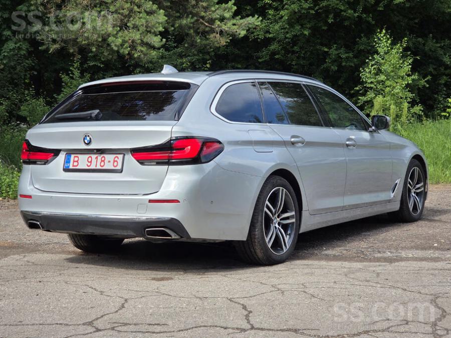 Grey BMW 530 2021 in Riga, with an engine capacity of 3.00 L and mileage of 229 thousand km for 21790 €, photo 3 on AUTOMOTO.COM.LV
