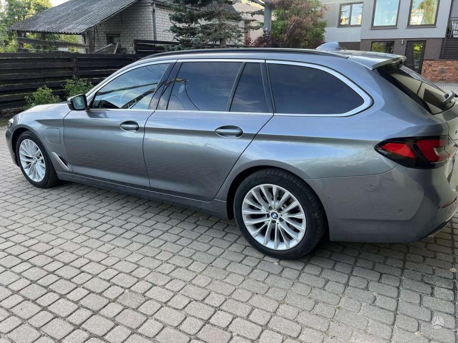 Grey BMW 530 2021 in Telschi, with an engine capacity of 2.00 L and mileage of 138 thousand km for 23716 €, photo 6 on AUTOMOTO.COM.LV