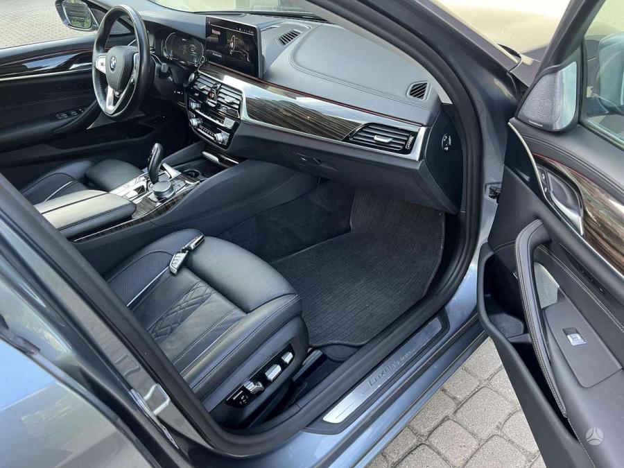 Grey BMW 530 2021 in Telschi, with an engine capacity of 2.00 L and mileage of 138 thousand km for 23716 €, photo 19 on AUTOMOTO.COM.LV