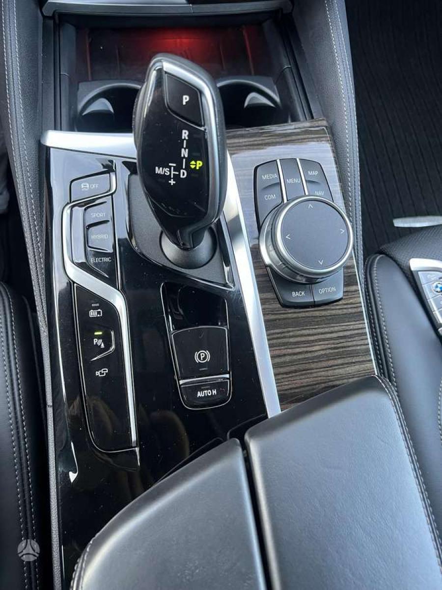 Grey BMW 530 2021 in Telschi, with an engine capacity of 2.00 L and mileage of 138 thousand km for 23716 €, photo 31 on AUTOMOTO.COM.LV