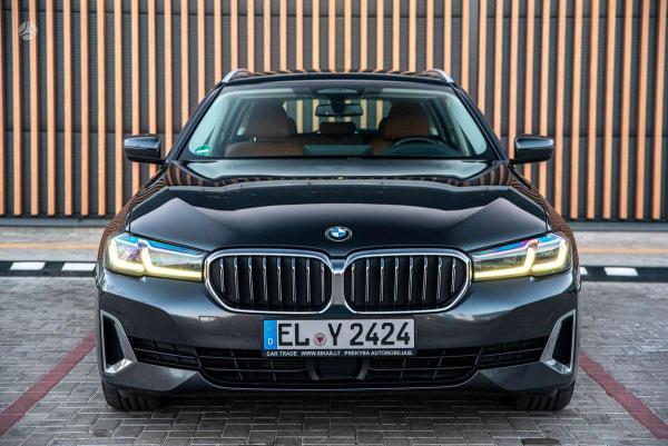 Pelēks BMW 530 2021 Elektrėnai, ar dzinēja tilpumu 2.99 L un nobraukumu 243 tūkst. km par 23500 €, foto 1 vietnē AUTOMOTO.COM.LV