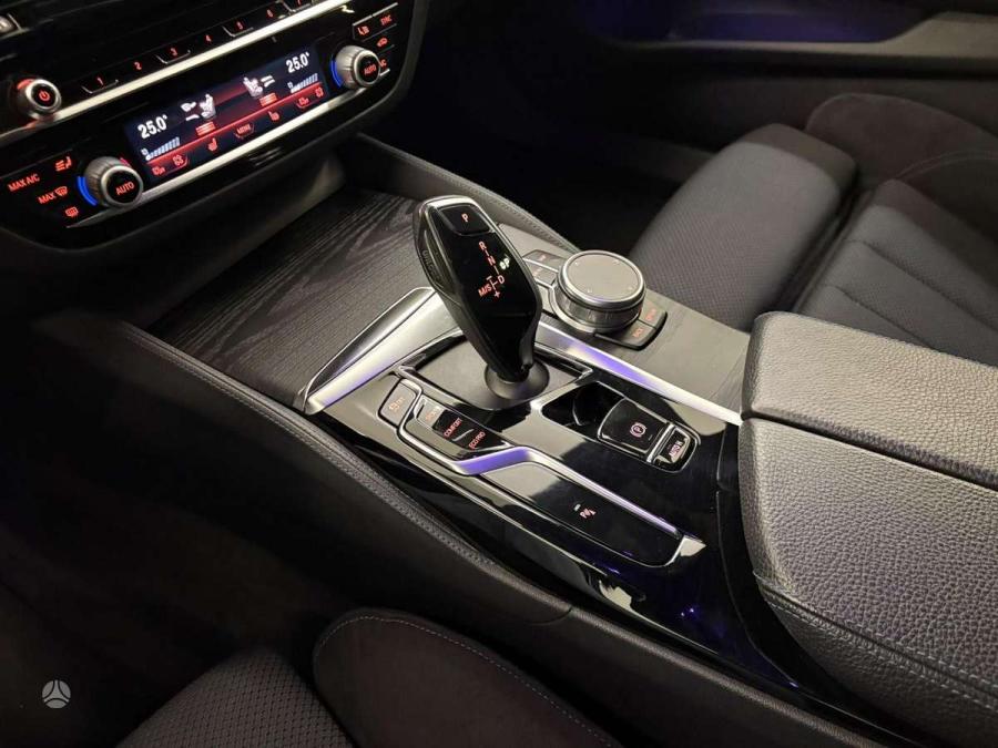 Pelēks BMW 530 2021 Marijampole, ar dzinēja tilpumu 2.99 L un nobraukumu 243 tūkst. km par 23999 €, foto 17 vietnē AUTOMOTO.COM.LV