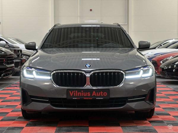 Grey BMW 530 2021 in Vilnius, with an engine capacity of 2.99 L and mileage of 234 thousand km for 25600 €, photo 2 on AUTOMOTO.COM.LV