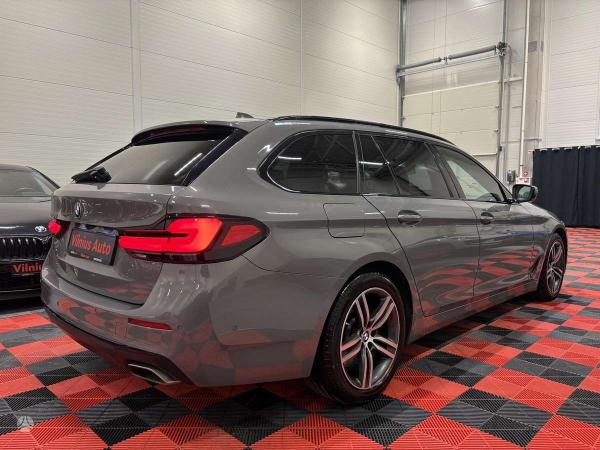 Grey BMW 530 2021 in Vilnius, with an engine capacity of 2.99 L and mileage of 234 thousand km for 25600 €, photo 4 on AUTOMOTO.COM.LV