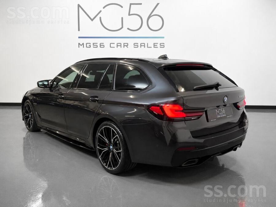 Grey BMW 530 2021 in Riga, with an engine capacity of 2.00 L and mileage of 163 thousand km for 32900 €, photo 6 on AUTOMOTO.COM.LV