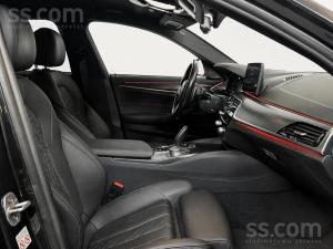 Grey BMW 530 2021 in Riga, with an engine capacity of 2.00 L and mileage of 163 thousand km for 32900 €, photo 12 on AUTOMOTO.COM.LV