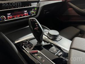 Grey BMW 530 2021 in Riga, with an engine capacity of 2.00 L and mileage of 163 thousand km for 32900 €, photo 15 on AUTOMOTO.COM.LV