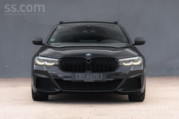 Grey BMW 530 2021 in Jelgava, with an engine capacity of 2.00 L and mileage of 170 thousand km for 24000 €, photo 4 on AUTOMOTO.COM.LV