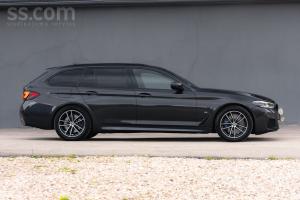 Grey BMW 530 2021 in Jelgava, with an engine capacity of 2.00 L and mileage of 170 thousand km for 24000 €, photo 6 on AUTOMOTO.COM.LV