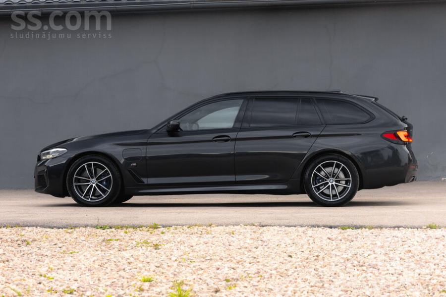 Grey BMW 530 2021 in Jelgava, with an engine capacity of 2.00 L and mileage of 170 thousand km for 24000 €, photo 10 on AUTOMOTO.COM.LV