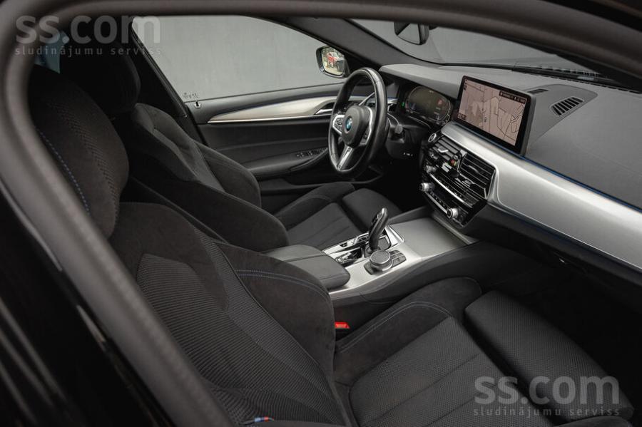 Grey BMW 530 2021 in Jelgava, with an engine capacity of 2.00 L and mileage of 170 thousand km for 24000 €, photo 12 on AUTOMOTO.COM.LV