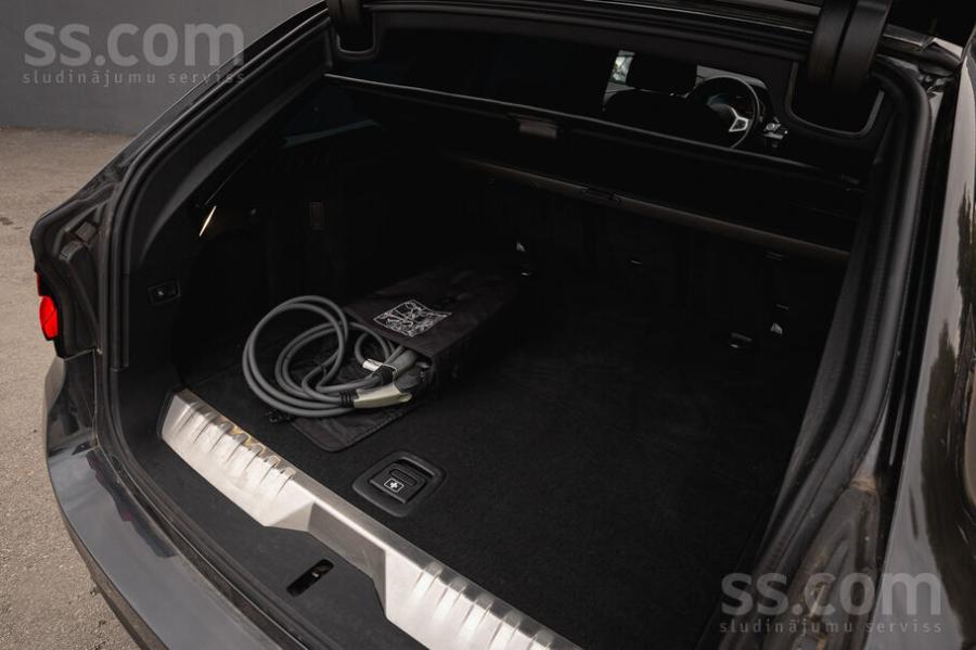 Grey BMW 530 2021 in Jelgava, with an engine capacity of 2.00 L and mileage of 170 thousand km for 24000 €, photo 17 on AUTOMOTO.COM.LV