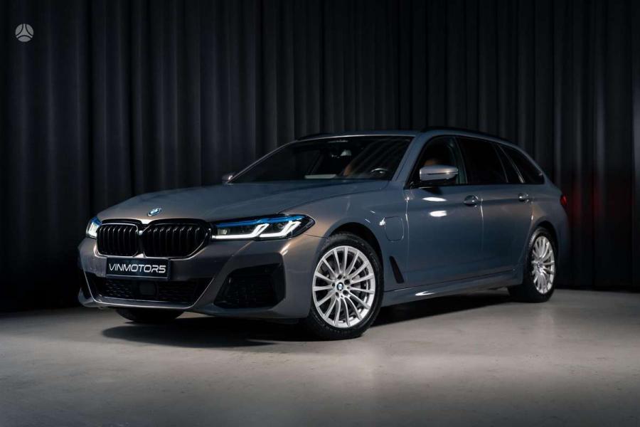 Pelēks BMW 530 2022 Viļņa, ar dzinēja tilpumu 2.00 L un nobraukumu 73 tūkst. km par 37500 €, foto 1 vietnē AUTOMOTO.COM.LV