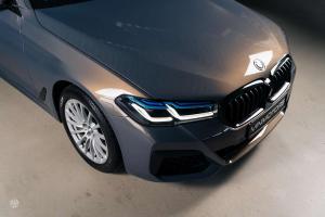 Pelēks BMW 530 2022 Viļņa, ar dzinēja tilpumu 2.00 L un nobraukumu 73 tūkst. km par 37500 €, foto 10 vietnē AUTOMOTO.COM.LV