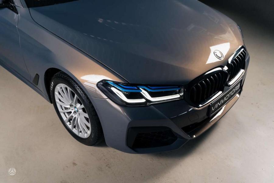 Pelēks BMW 530 2022 Viļņa, ar dzinēja tilpumu 2.00 L un nobraukumu 73 tūkst. km par 37500 €, foto 10 vietnē AUTOMOTO.COM.LV