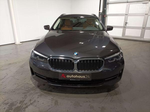 Grey BMW 530 2022 in Kaunas, with an engine capacity of 2.00 L and mileage of 77 thousand km for 31701 €, photo 2 on AUTOMOTO.COM.LV