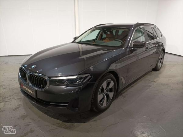 Grey BMW 530 2022 in Kaunas, with an engine capacity of 2.00 L and mileage of 77 thousand km for 31701 €, photo 3 on AUTOMOTO.COM.LV