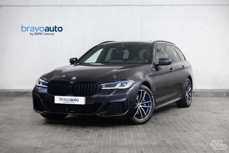 Grey BMW 530 2022 in Vilnius, with an engine capacity of 2.00 L and mileage of 88 thousand km for 39991 €, photo 1 on AUTOMOTO.COM.LV