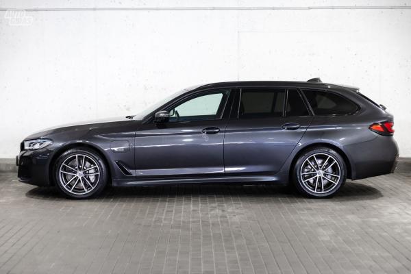 Pelēks BMW 530 2022 Viļņa, ar dzinēja tilpumu 2.00 L un nobraukumu 90 tūkst. km par 36991 €, foto 4 vietnē AUTOMOTO.COM.LV