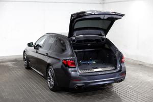 Grey BMW 530 2022 in Vilnius, with an engine capacity of 2.00 L and mileage of 90 thousand km for 36991 €, photo 29 on AUTOMOTO.COM.LV