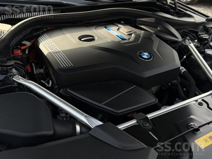 Pelēks BMW 530 2022 Rīga, ar dzinēja tilpumu 2.00 L un nobraukumu 138 tūkst. km par 32900 €, foto 24 vietnē AUTOMOTO.COM.LV