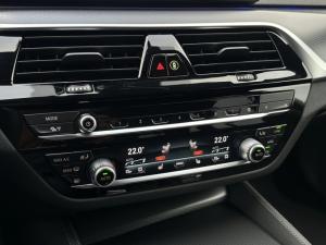 Pelēks BMW 530 2022 Rīga, ar dzinēja tilpumu 3.00 L un nobraukumu 178 tūkst. km par 29800 €, foto 13 vietnē AUTOMOTO.COM.LV