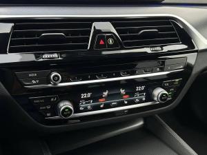 Pelēks BMW 530 2022 Jelgava, ar dzinēja tilpumu 3.00 L un nobraukumu 178 tūkst. km par 29800 €, foto 13 vietnē AUTOMOTO.COM.LV