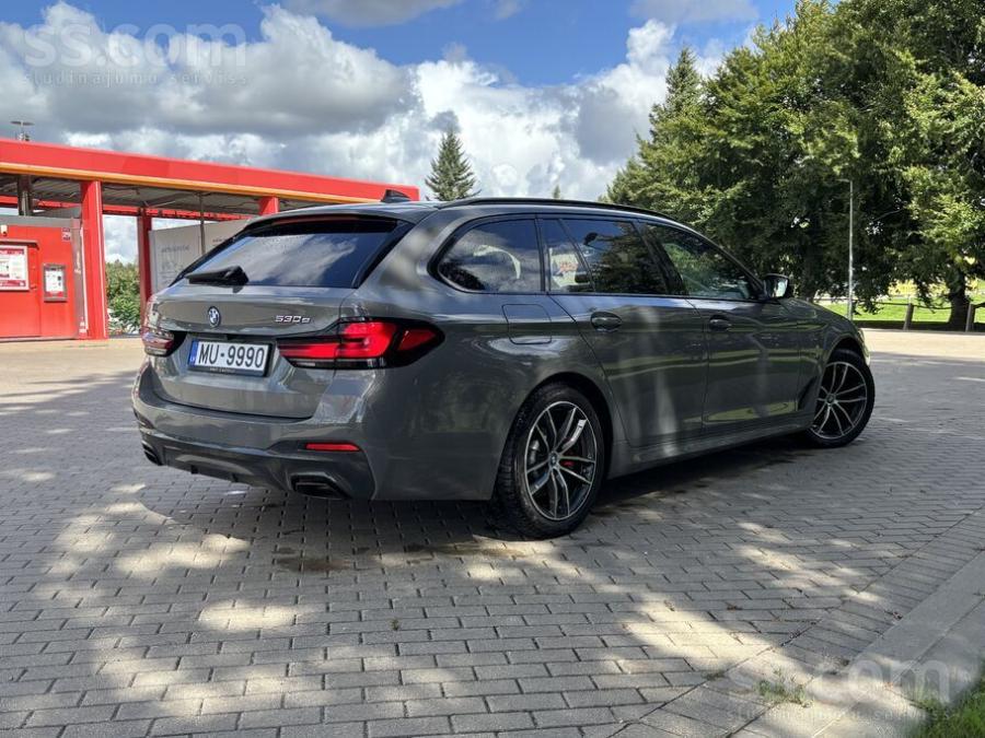 Grey BMW 530 2022 in Tukums, with an engine capacity of 2.00 L and mileage of 0 thousand km for 28900 €, photo 3 on AUTOMOTO.COM.LV