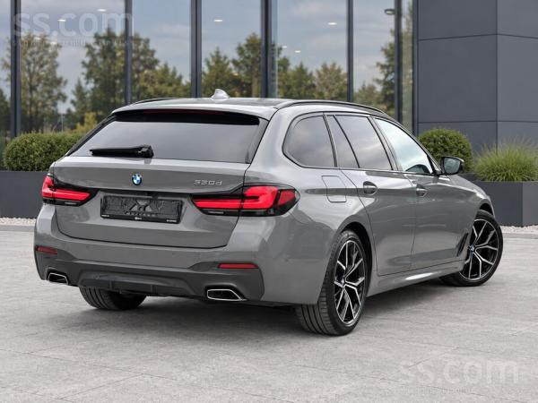 Grey BMW 530 2022 in Talsi, with an engine capacity of 3.00 L and mileage of 199 thousand km for 33999 €, photo 4 on AUTOMOTO.COM.LV