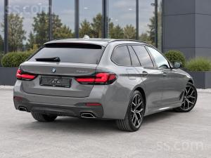 Grey BMW 530 2022 in Talsi, with an engine capacity of 3.00 L and mileage of 199 thousand km for 33999 €, photo 4 on AUTOMOTO.COM.LV