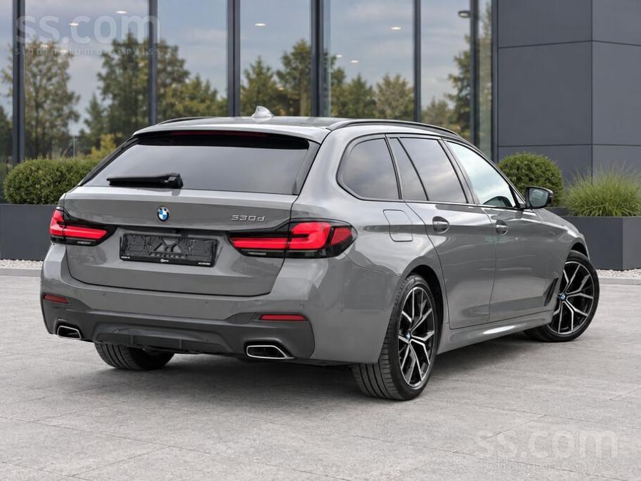 Grey BMW 530 2022 in Talsi, with an engine capacity of 3.00 L and mileage of 199 thousand km for 33999 €, photo 4 on AUTOMOTO.COM.LV