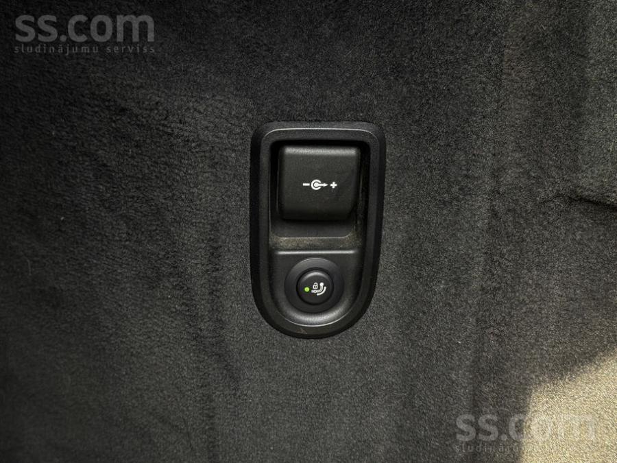 Pelēks BMW 530 2022 Rīga, ar dzinēja tilpumu 3.00 L un nobraukumu 148 tūkst. km par 29900 €, foto 28 vietnē AUTOMOTO.COM.LV