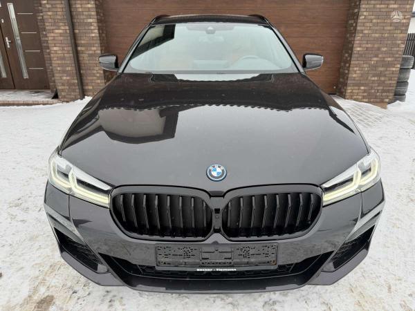 Pelēks BMW 530 2023 Šauļi, ar dzinēja tilpumu 2.00 L un nobraukumu 30 tūkst. km par 35900 €, foto 1 vietnē AUTOMOTO.COM.LV