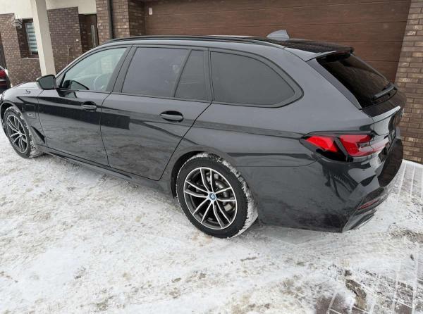 Pelēks BMW 530 2023 Šauļi, ar dzinēja tilpumu 2.00 L un nobraukumu 30 tūkst. km par 35900 €, foto 6 vietnē AUTOMOTO.COM.LV