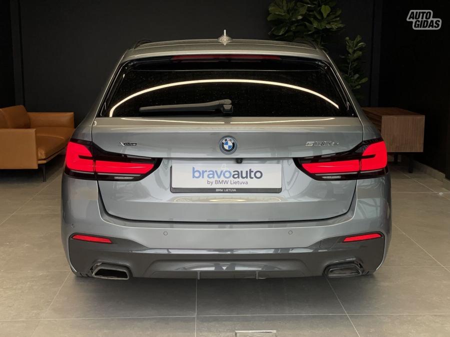Grey BMW 530 2023 in Klaipeda, with an engine capacity of 2.00 L and mileage of 124 thousand km for 35733 €, photo 6 on AUTOMOTO.COM.LV