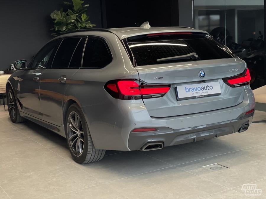 Grey BMW 530 2023 in Klaipeda, with an engine capacity of 2.00 L and mileage of 124 thousand km for 35733 €, photo 7 on AUTOMOTO.COM.LV