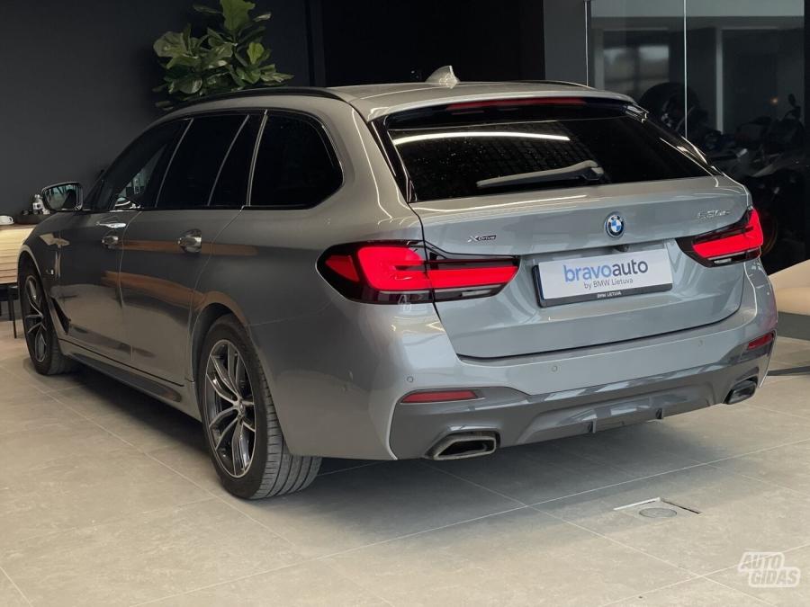 Grey BMW 530 2023 in Klaipeda, with an engine capacity of 2.00 L and mileage of 124 thousand km for 34953 €, photo 7 on AUTOMOTO.COM.LV